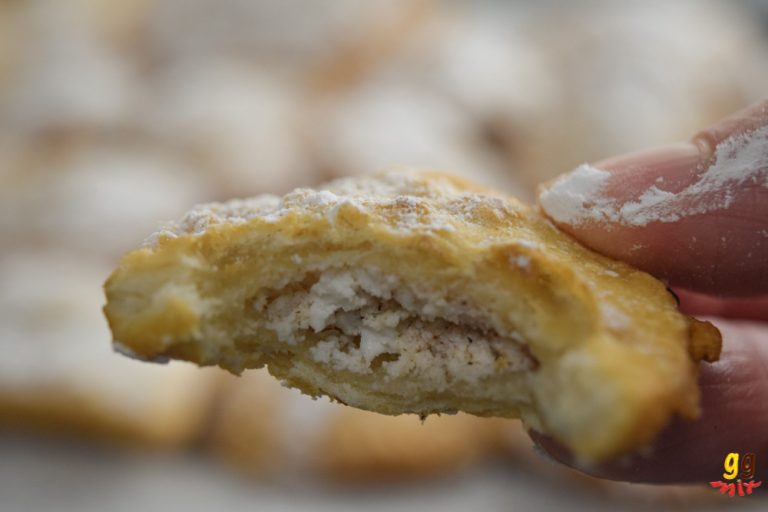 BOUREKIA ME ANARI - CYPRIOT SWEET PASTRY | ggmix